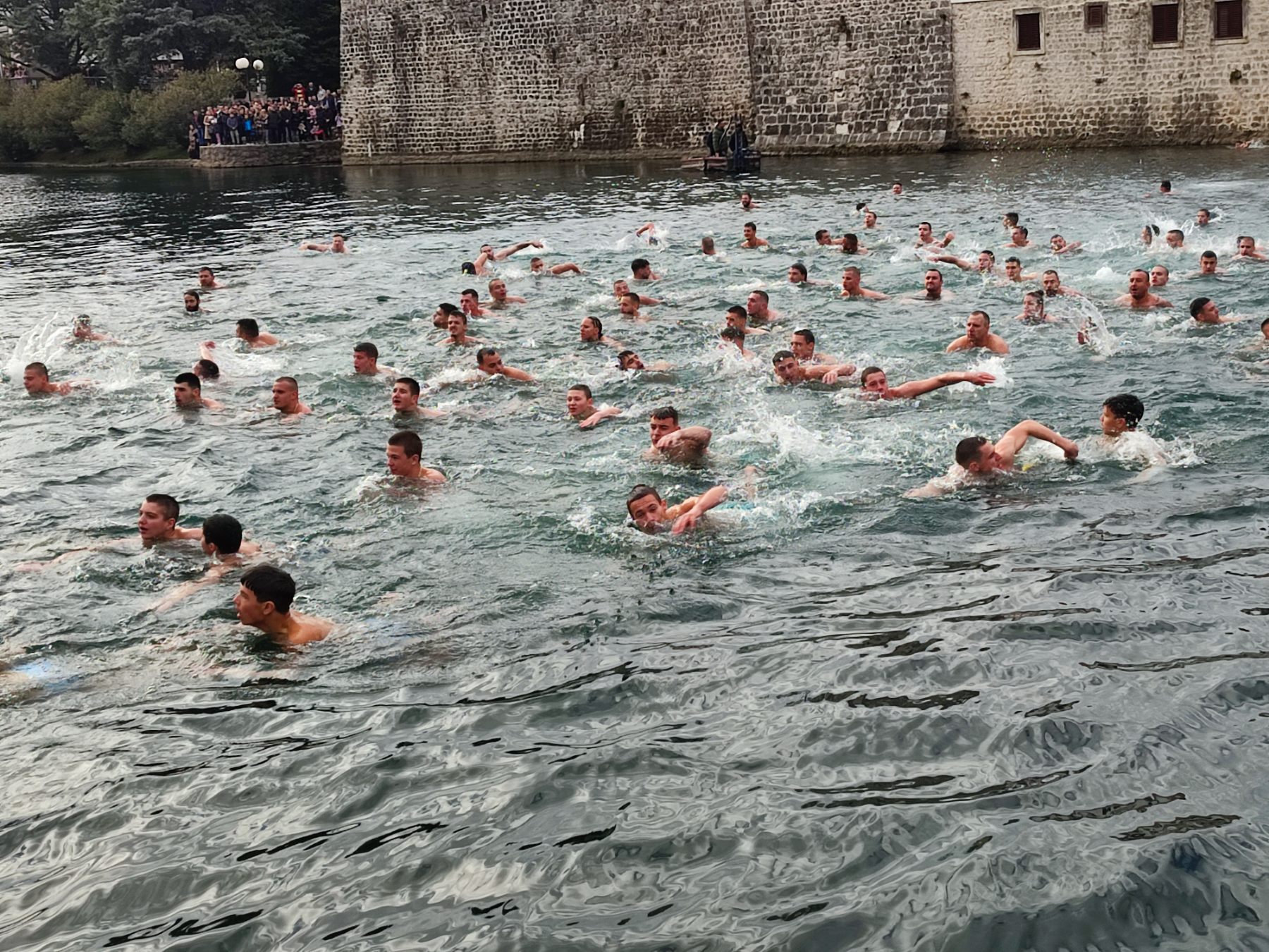 Plivanje za časni krst širom Republike Srpske (FOTO) | BN