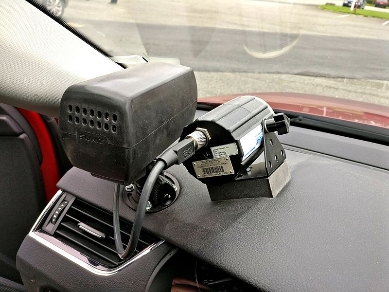 Vozio 181 km/h, a onda je blicao policiji da ubrza | BN