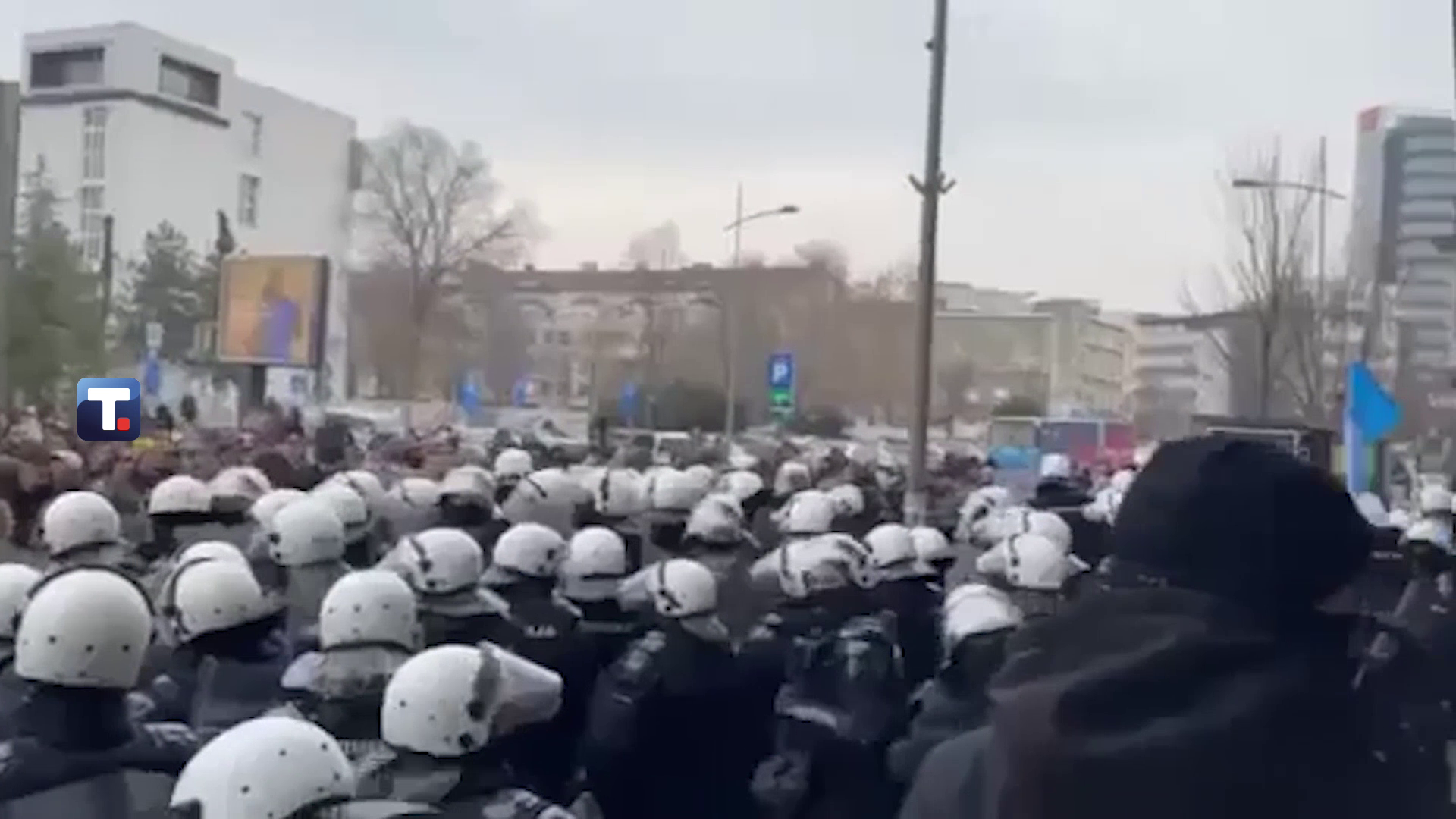 Novi Sad: Izabran gradonačelnik, neredi ispred Skupštine | BN