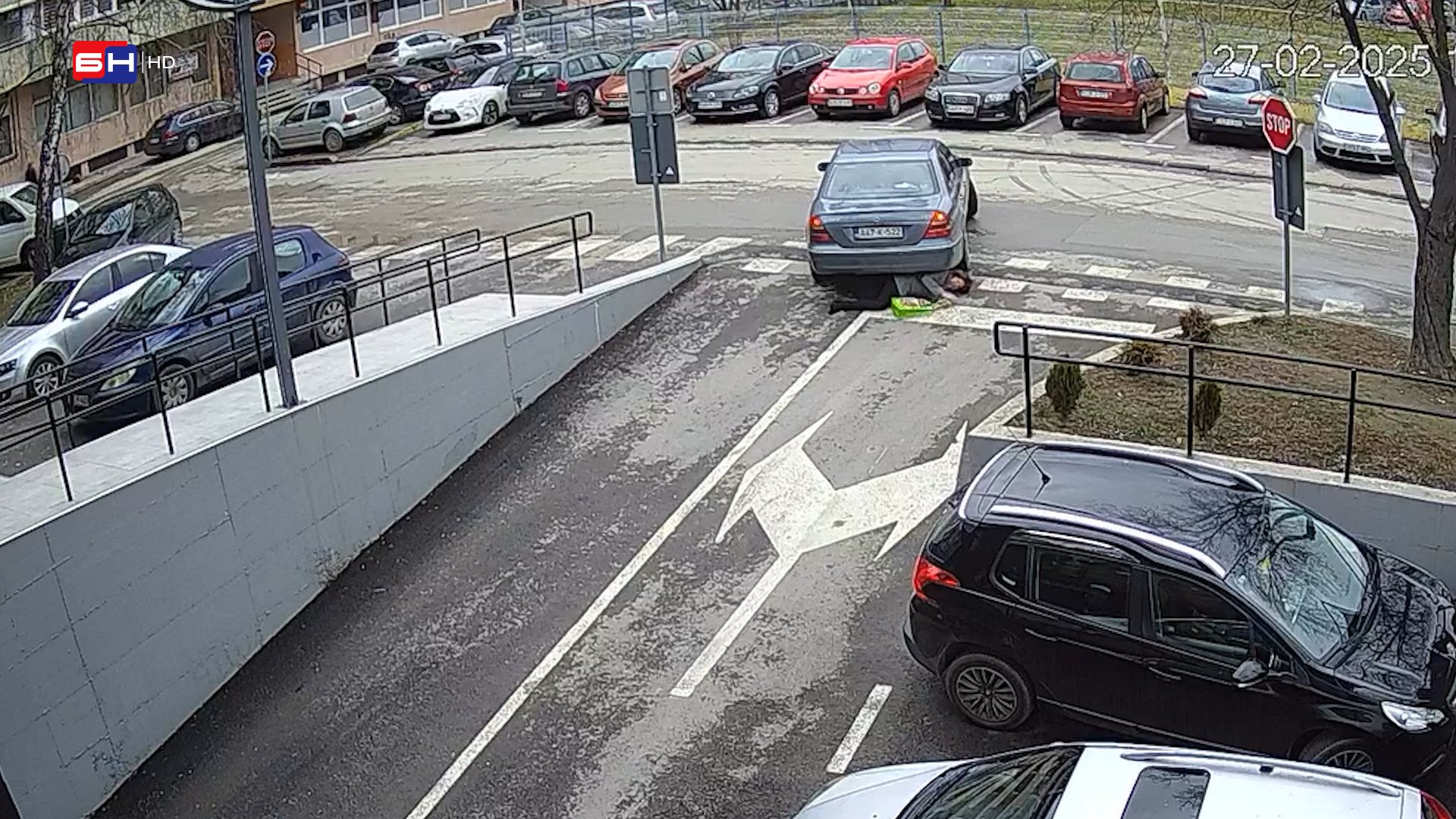 Mercedesom udario ženu na pješačkom prelazu (VIDEO) | BN