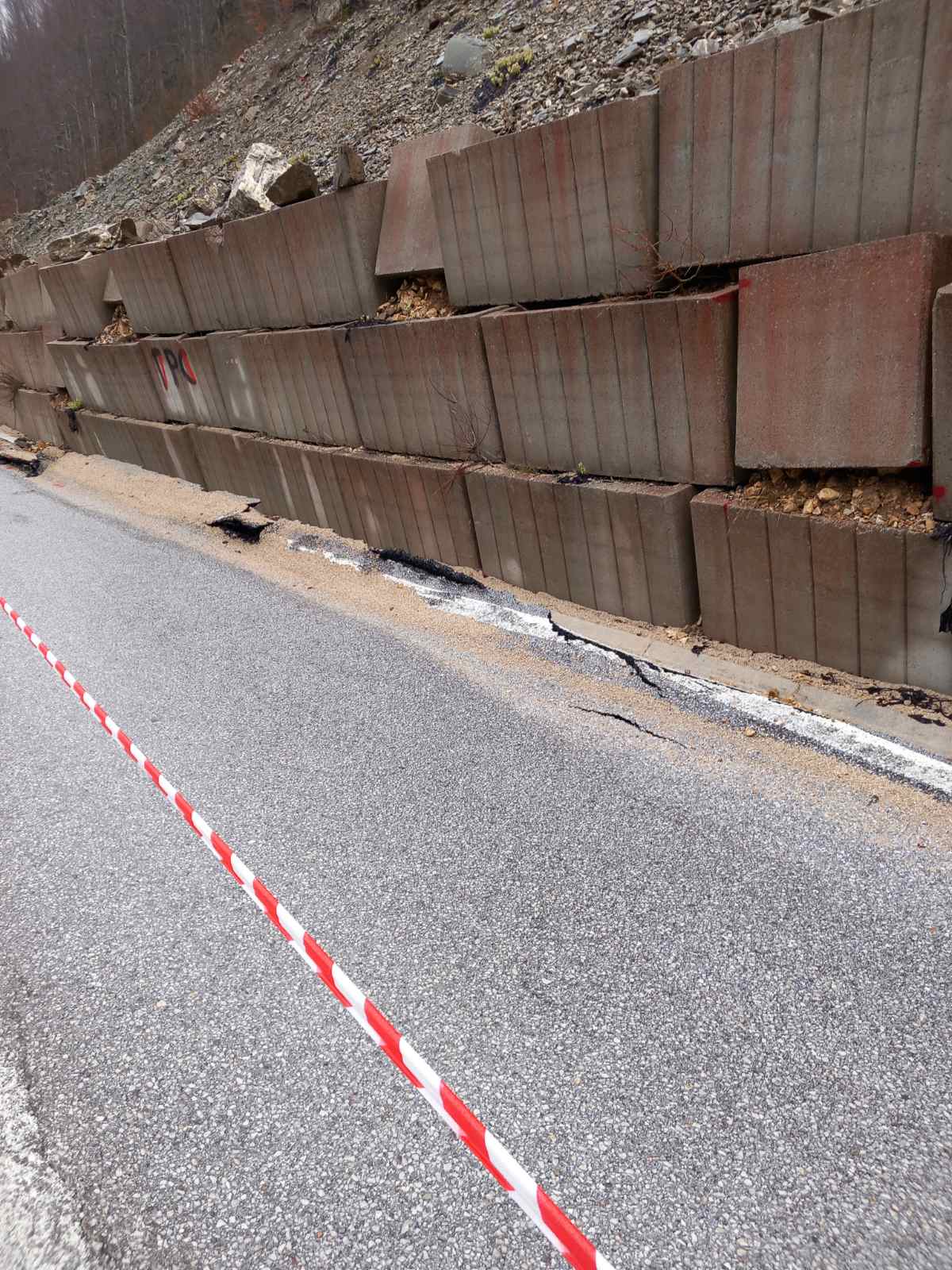 Opasnost od odrona na putu Gacko -Tjentište (FOTO) | BN