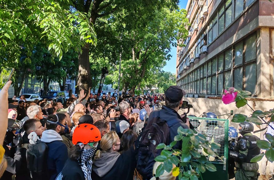 Studenti u blokadi i opozicija blokirali sud u Novom Sadu | BN