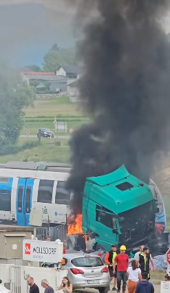 Stravičan sudar u Austriji, vozila se zapalila (VIDEO) | BN