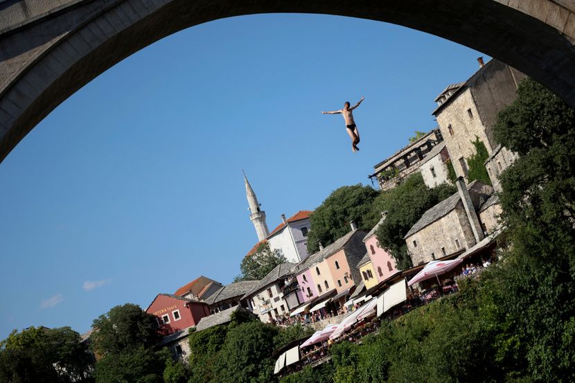 Javio se mladić koji je skočio sa Starog mosta u Mostaru | BN
