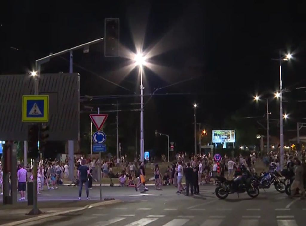 Blokade, incidenti i hapšenja u više mjesta u Srbiji | BN