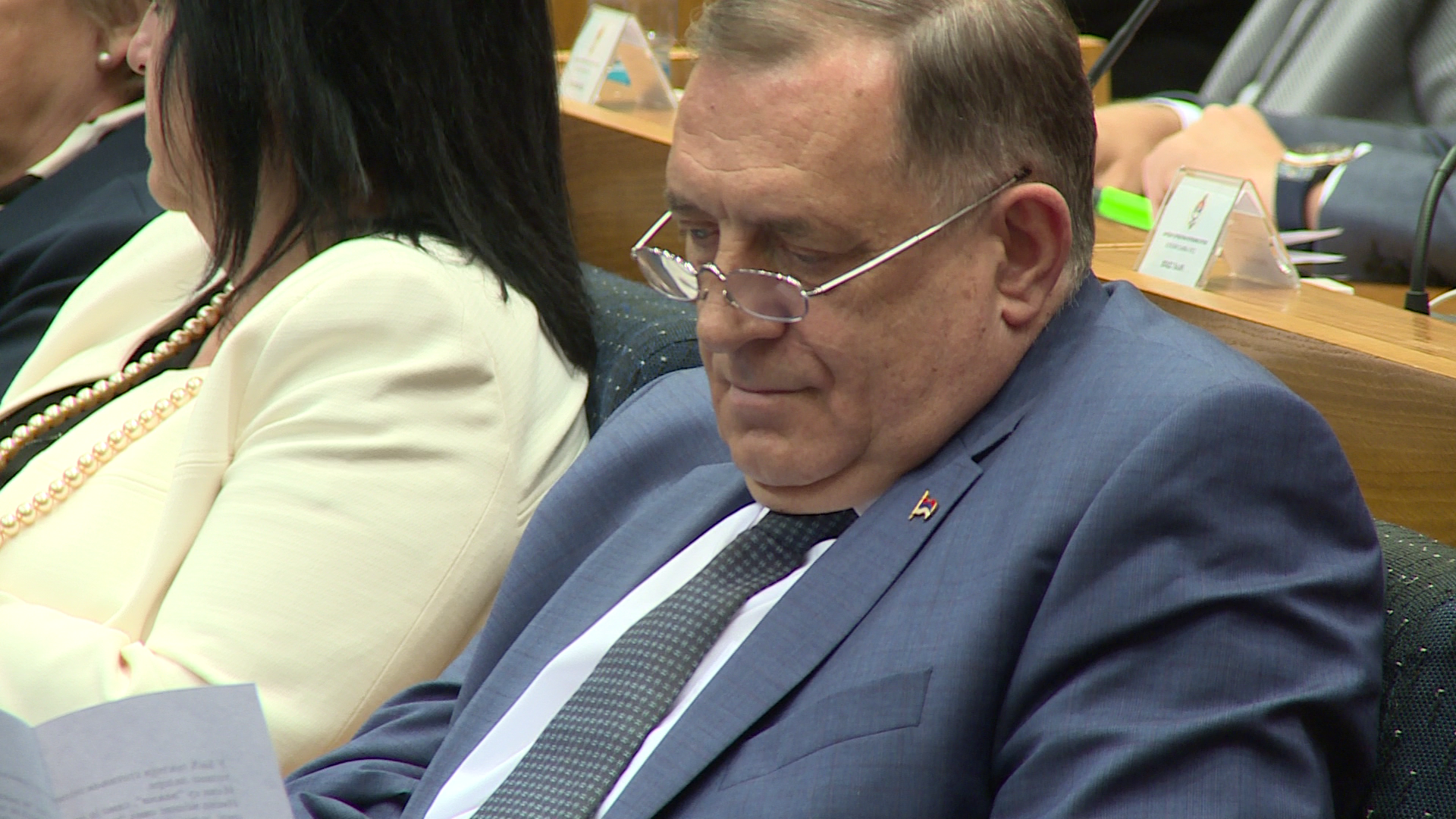 Vlast diže tenzije za spas fotelja, a investitori bježe iz zemlje | BN