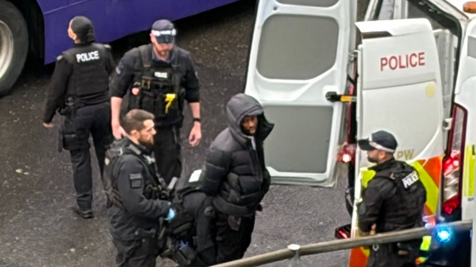 Drama na aerodromu Hitrou: Uhapšen muškarac | BN