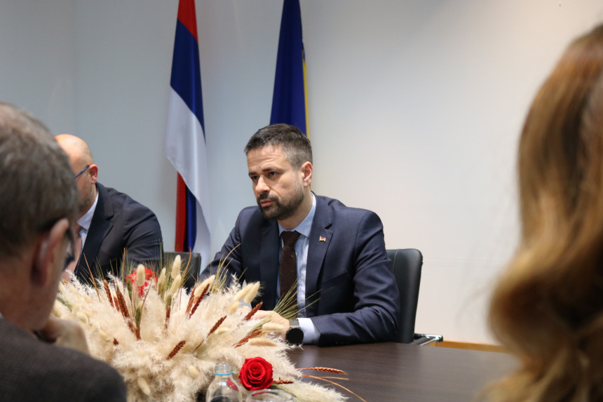 Ministarstvo Amidžića zaobilazi zakone i tendere, a milione troši mimo ...