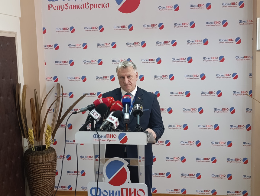 Polovina penzionera prima manje od 552 KM - Čime se hvale?! | BN